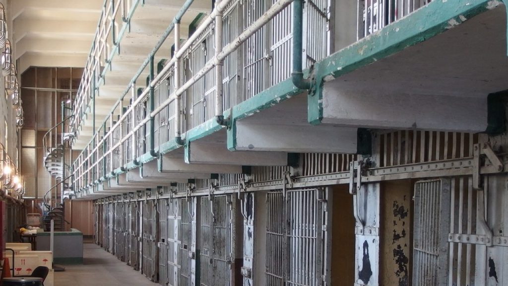 Prison : quels sont les droits d'un détenu ? | justifit.fr